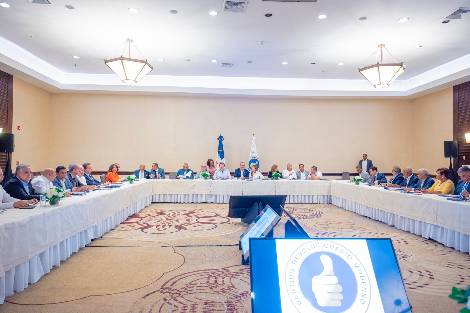 Presidente Abinader encabeza reunión de la dirección ejecutiva del PRM ...